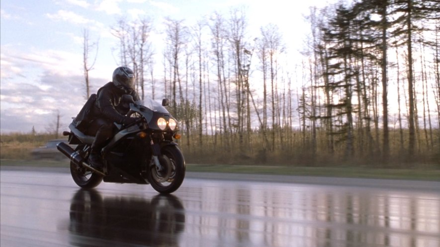 IMCDb.org: 1991 Kawasaki ZXR 750 in "Final Destination 2, 2003"